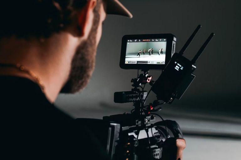8 Tips for Amazing Behind the Scenes Photos