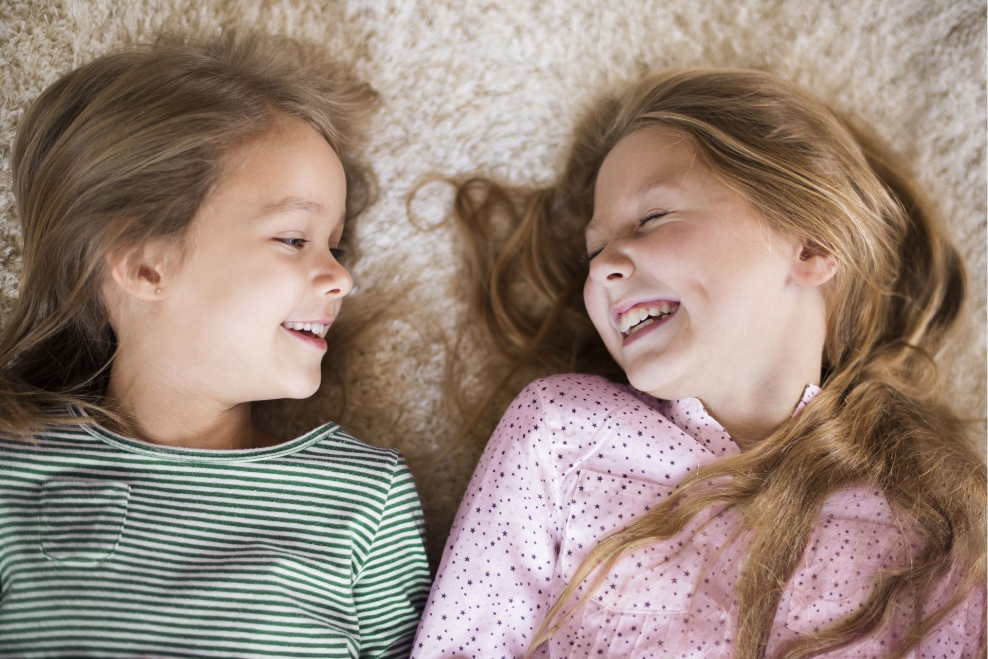 Sibling Photo Ideas That Feel Like Childhood